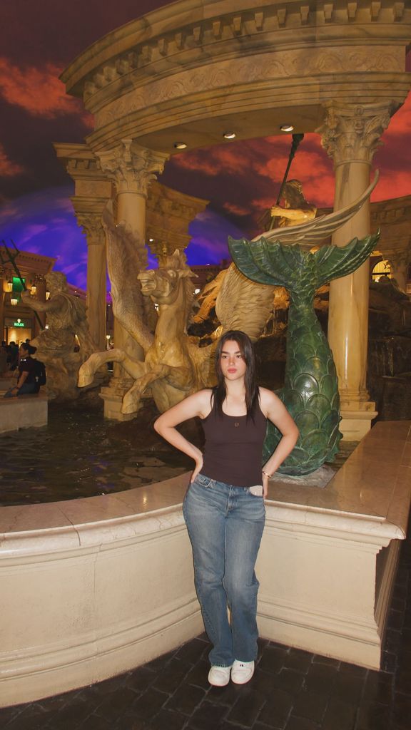 Emily, hija mayor de 'El Canelo', acapara miradas por su belleza en la ...