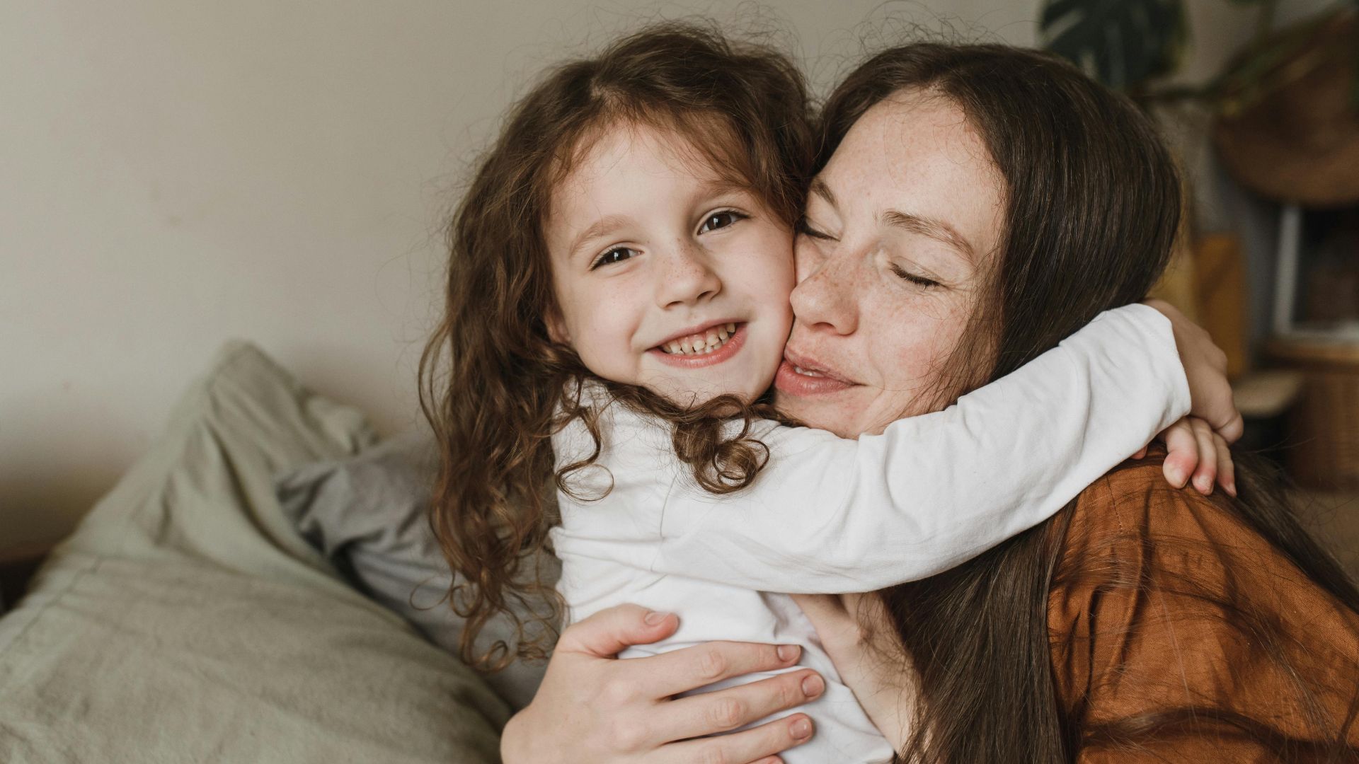 10 Signs That You Had A Good Upbringing & 10 You Didn’t