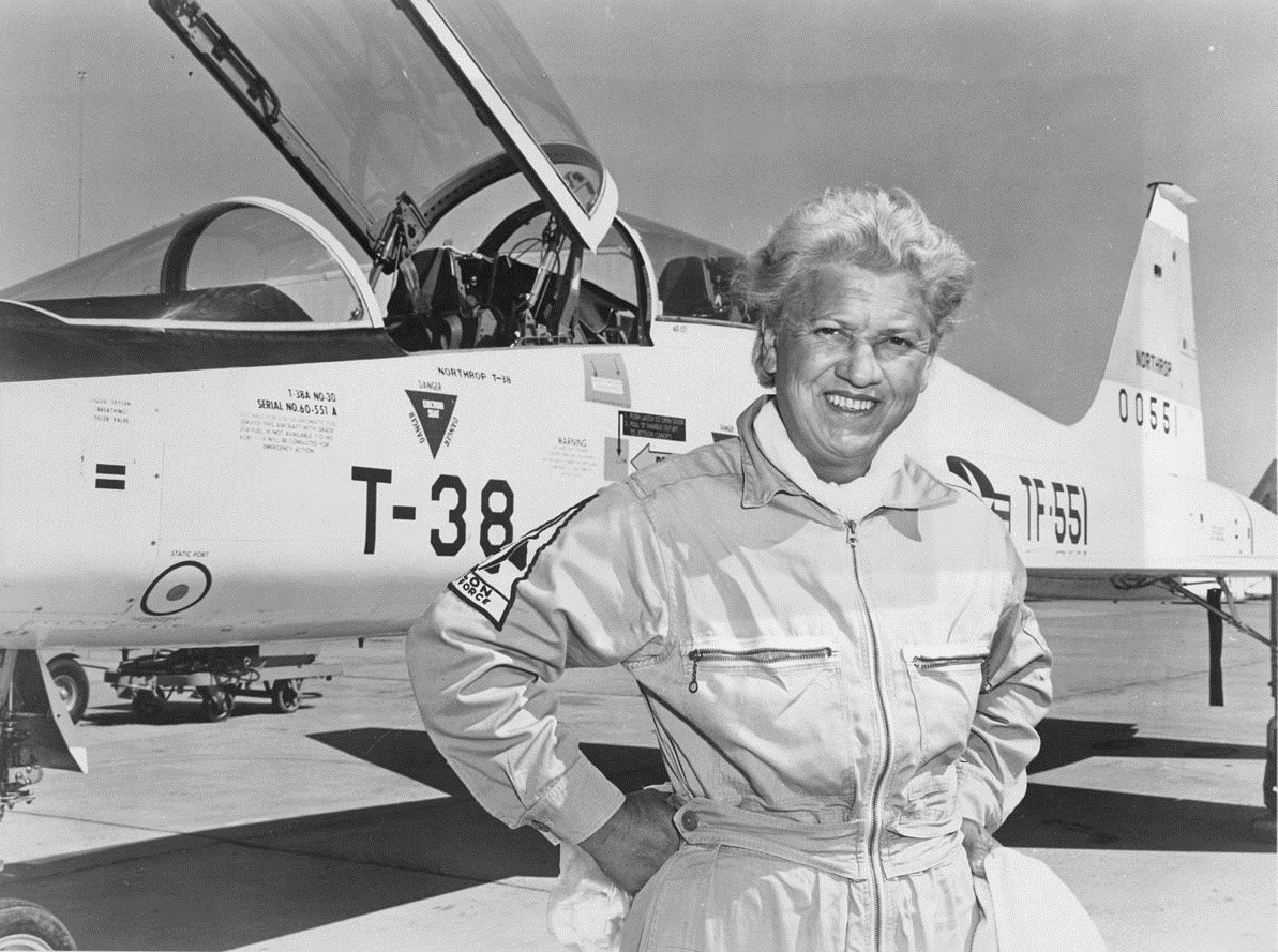 Today In Aviation History: Jackie Cochran Breaks Flight Distance Record