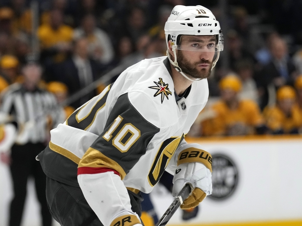 New Maple Leafs centre Nicolas Roy embraces Dave Keon connection