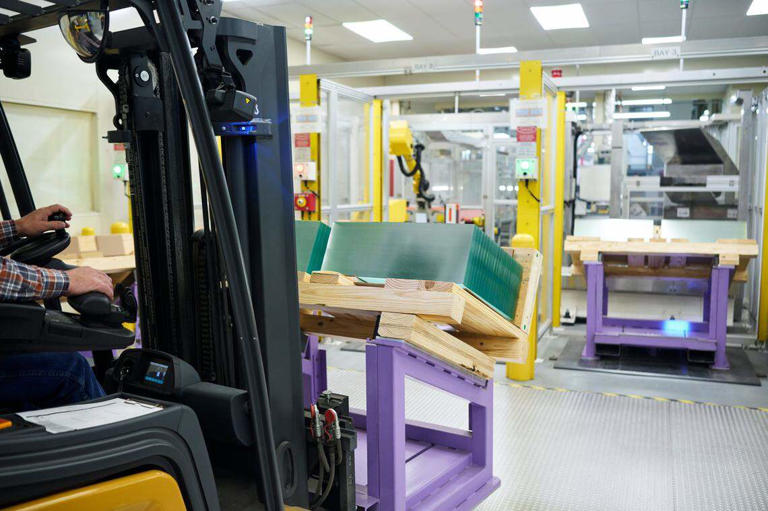 This Central KY factory will make glass for every iPhone and Apple Watch