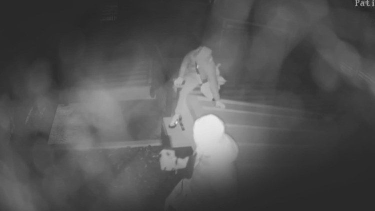 Suspect in break-ins at celebrity homes in Seattle area pleads not guilty