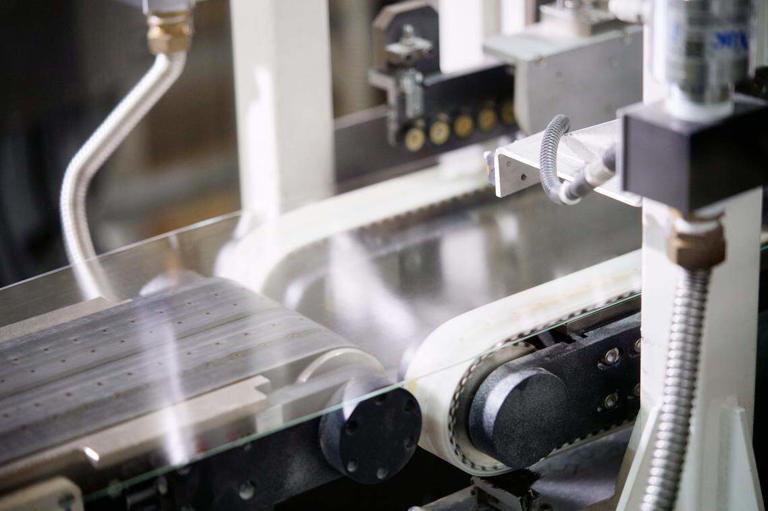 This Central KY factory will make glass for every iPhone and Apple Watch