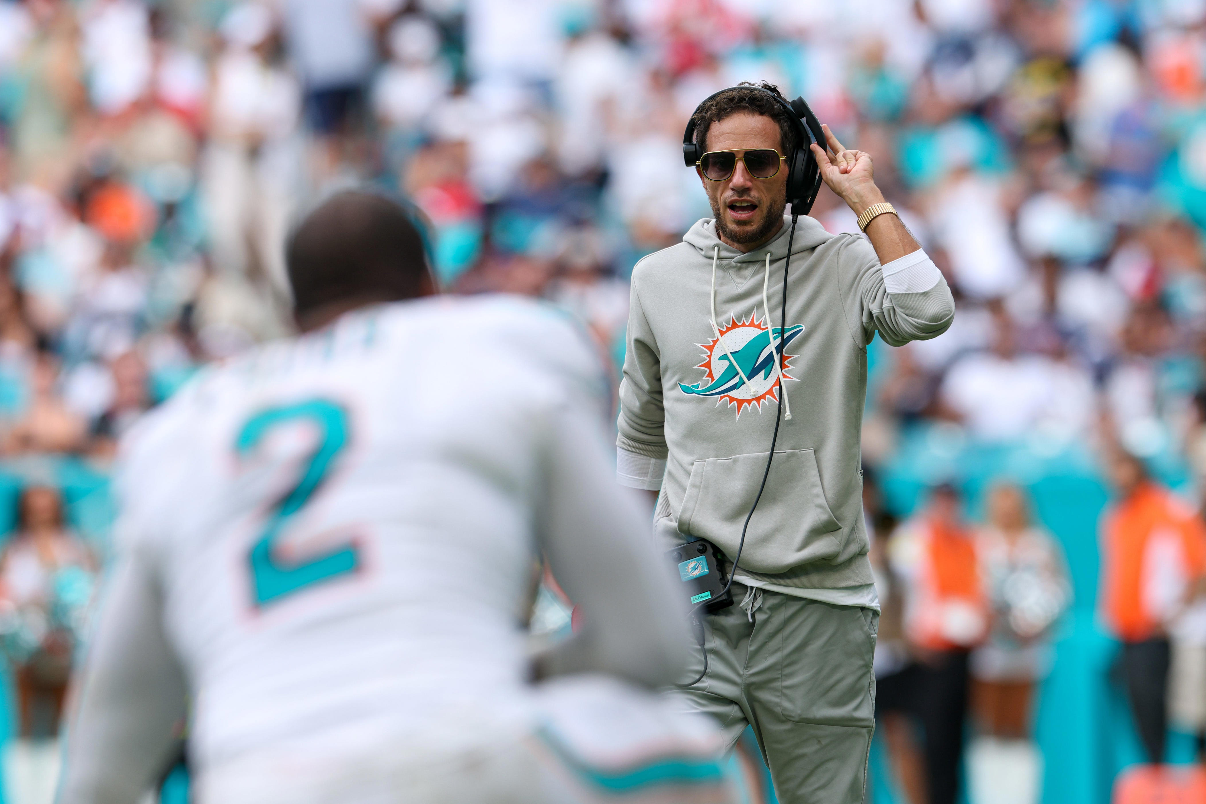 Dolphins players back Mike McDaniel after 0-2 start: 'We love him'
