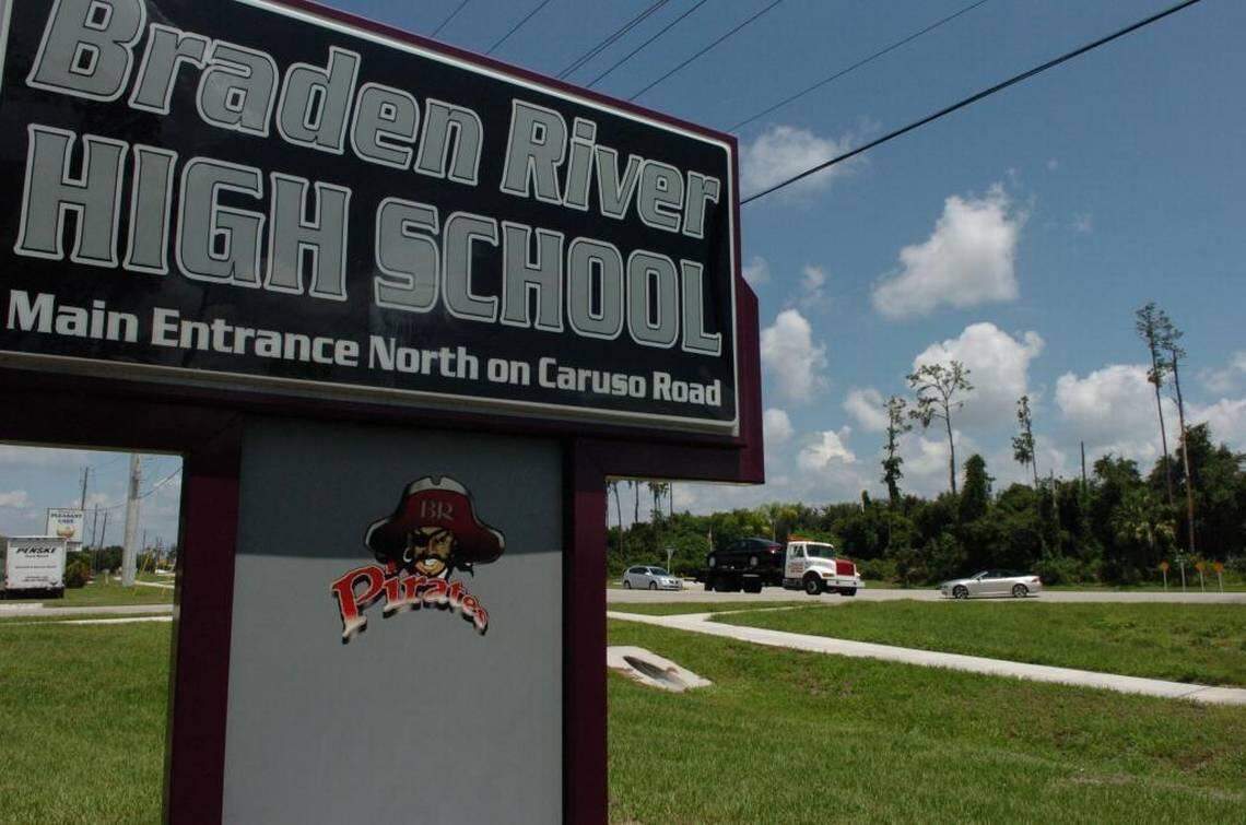Manatee County deputies arrest student after high school shooting threat
