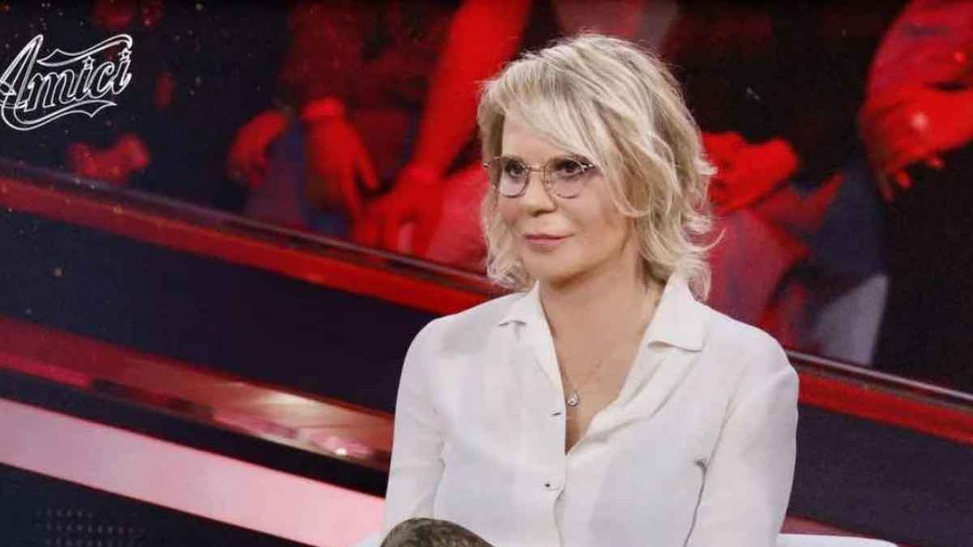 “Sono pronto, chiamami”. Amici, chi si candida alla corte di Maria De ...