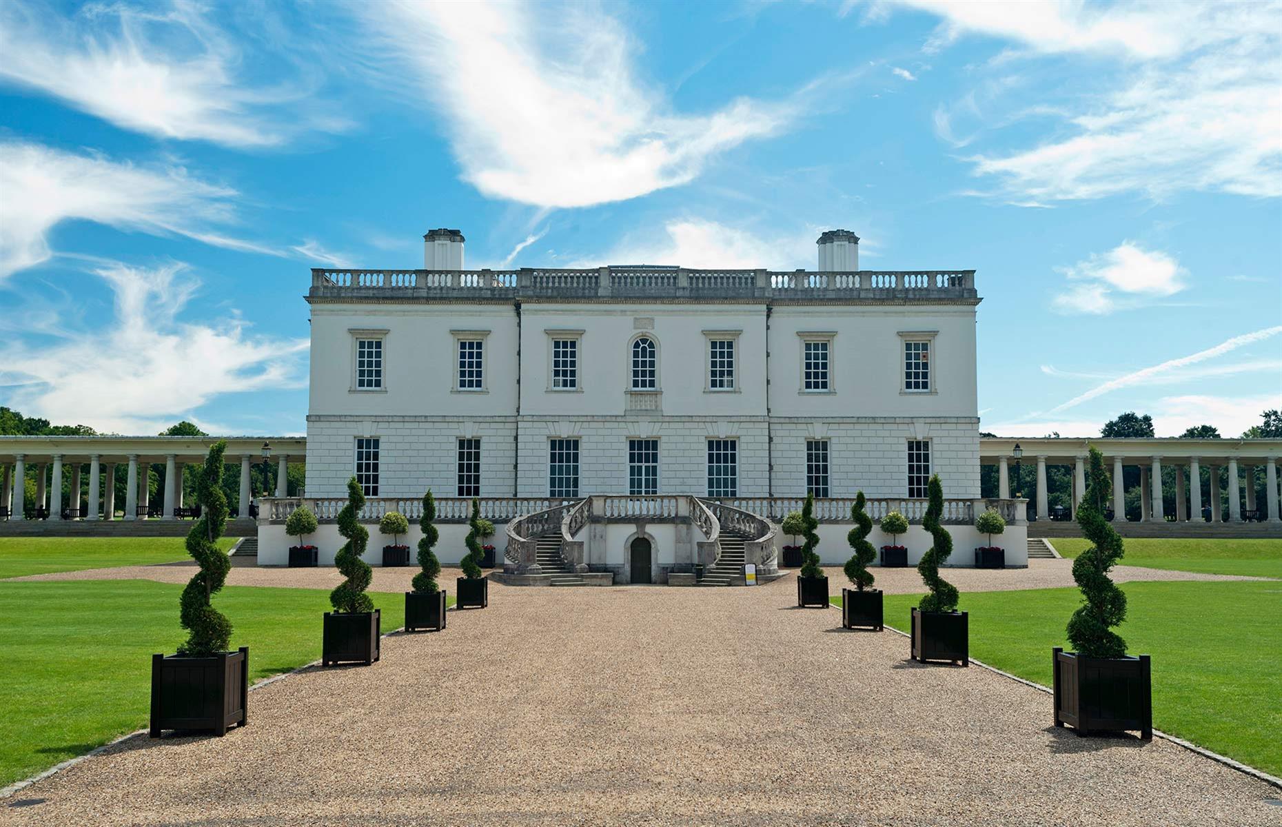 28 incredible homes, castles as seen on screen
