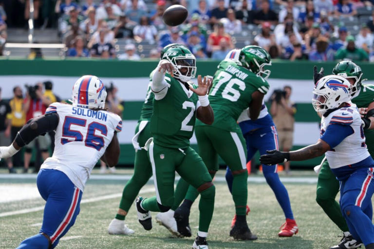 Jets to Bench Fields & Start Taylor at Quarterback