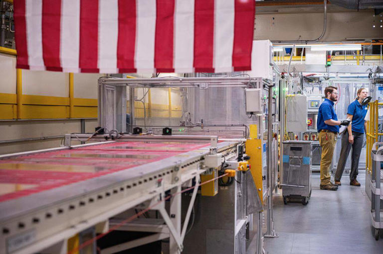 This Central KY factory will make glass for every iPhone and Apple Watch