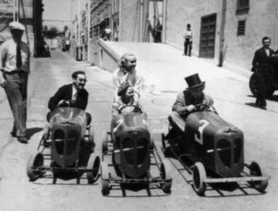 20 Photos of Groucho Marx Behind the Scenes
