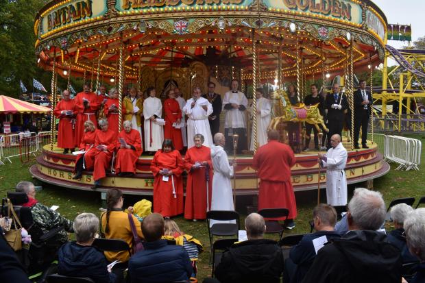 Oxfordshire's biggest funfair draws large crowds despite 'atrocious ...