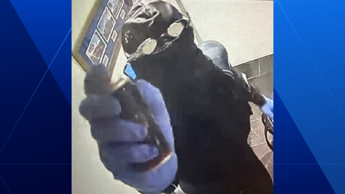 Suspect in swim mask robbed restaurant at Disney Springs, leaving ...