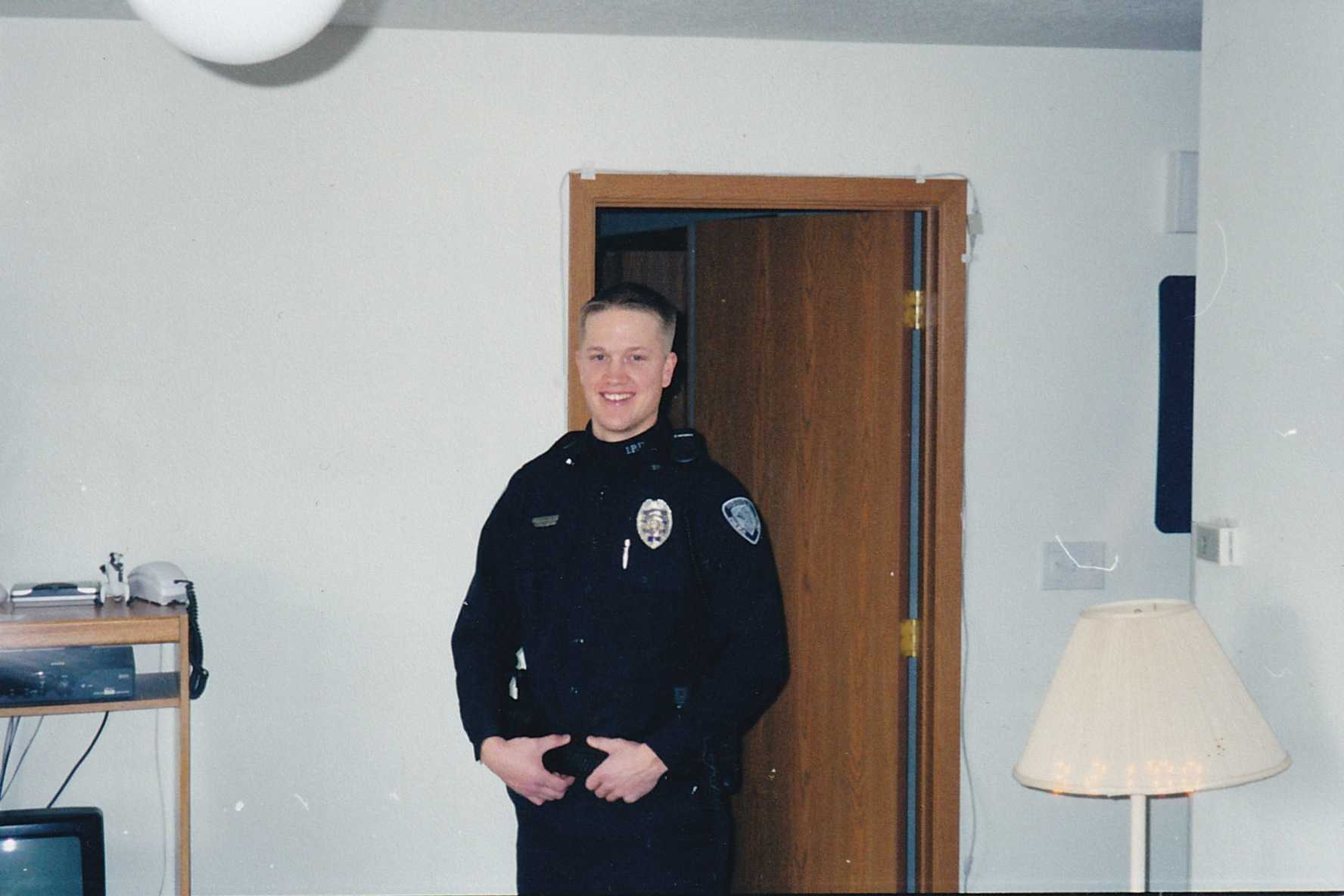 Iowa police officer who hit rock bottom creates group to save other ...