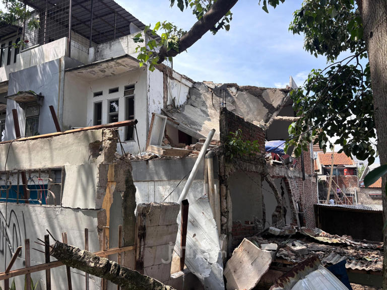 Gas Melon Meledak, Dua Orang Terbakar, Rumah Hancur di Bandung