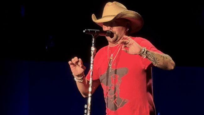 Country Singer Jason Aldean Pays Tribute to Charlie Kirk During Concert