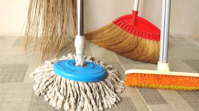 Broom Scrubbing Vs Mopping: Which Actually Gets Your Floors Cleaner