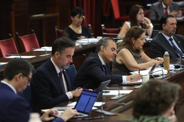 Vera muestra su "orgullo" por los docentes ante críticas de Vox a una ...