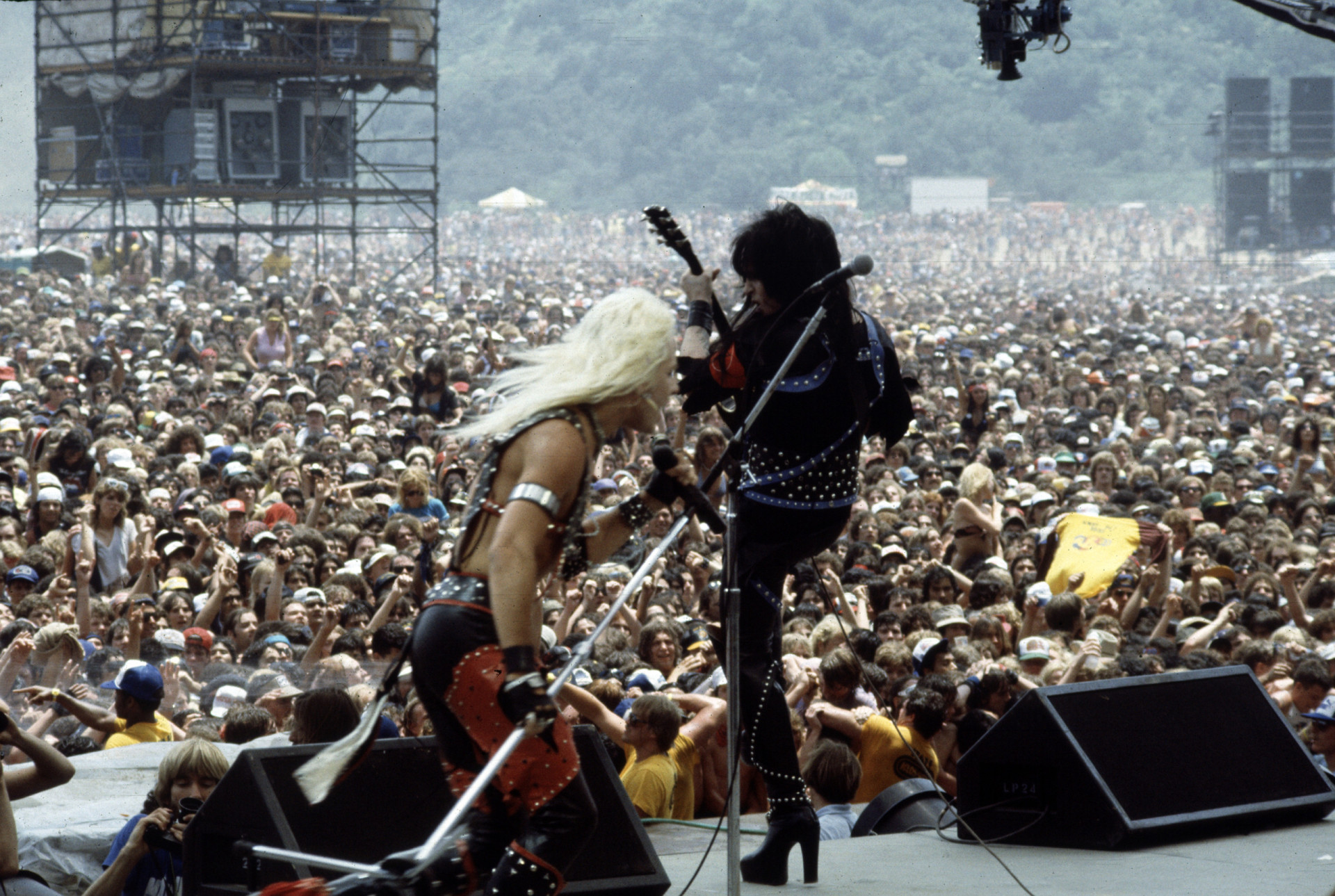 Bands that replaced their lead singer