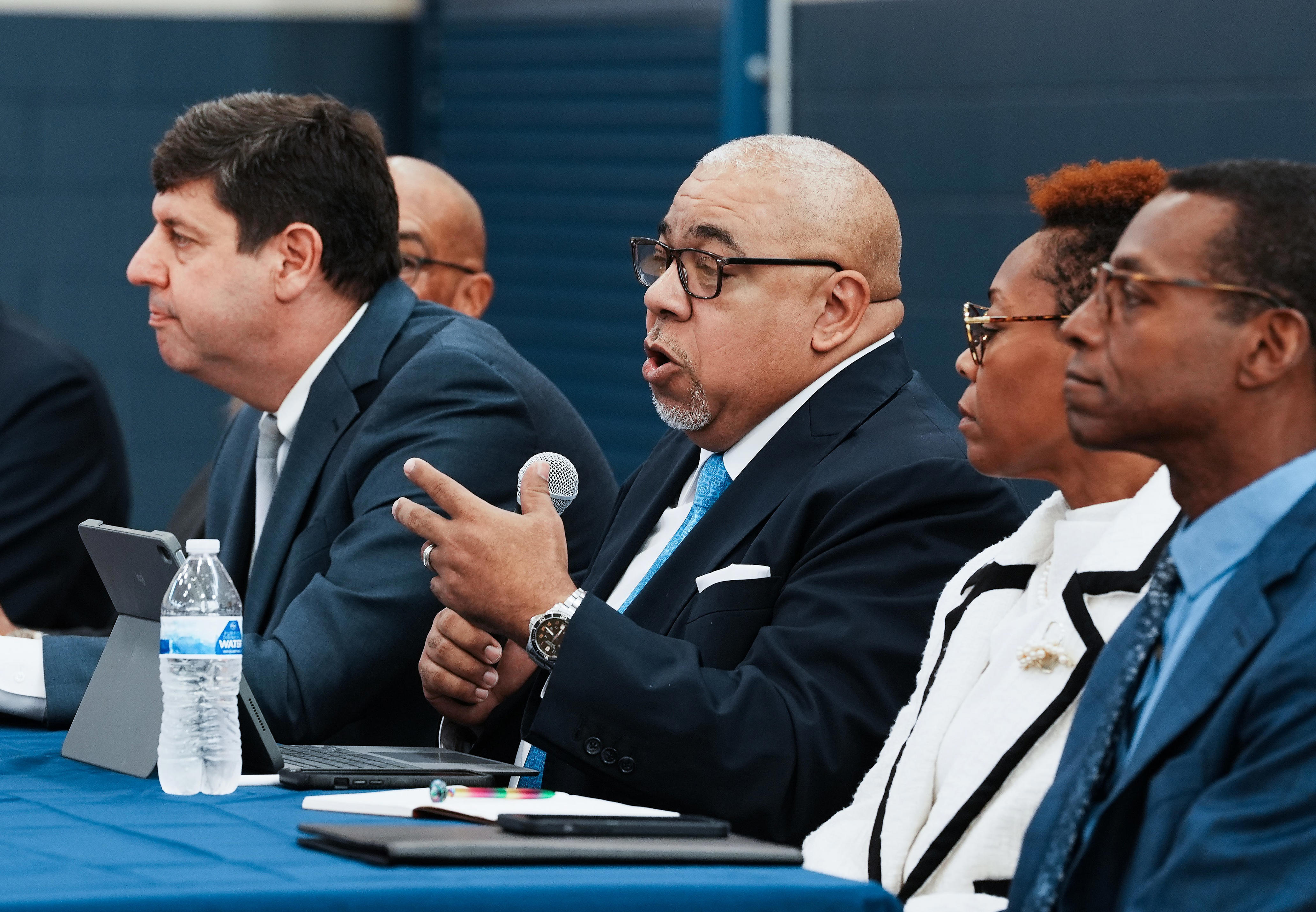 Mayor Greenberg announces independent monitor to oversee Louisville ...