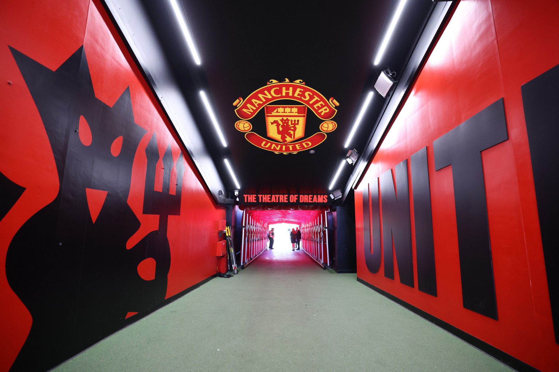 Manchester United players to 'smash' Chelsea star