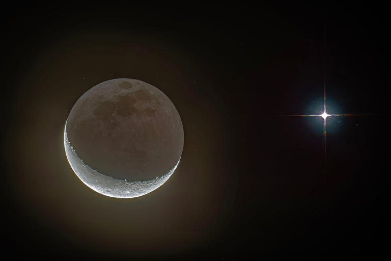 A bright star, planet next to the moon. Here's what you saw in morning sky