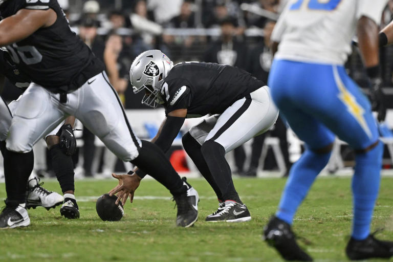 Not even Tom Brady in the booth can bolster Raiders' offense in 20-9 ...