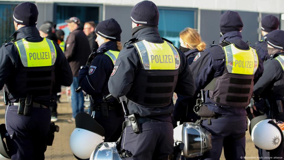 Germany updates: Raids against suspected far-right exremists