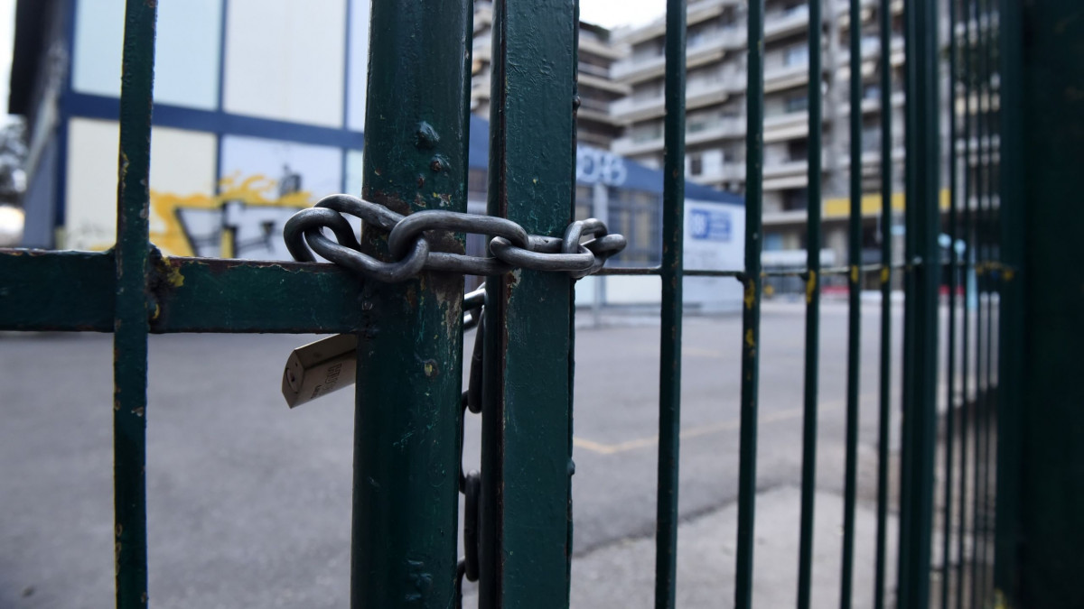 Άλιμος: Ξυλοκόπησαν 15χρονο μέσα στο σχολείο του και μετά εξαφανίστηκαν ...