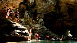 Cave Tubing Goa Pindul Jogja: Wisata Air Jernih dan Atmosfer Mistis ...