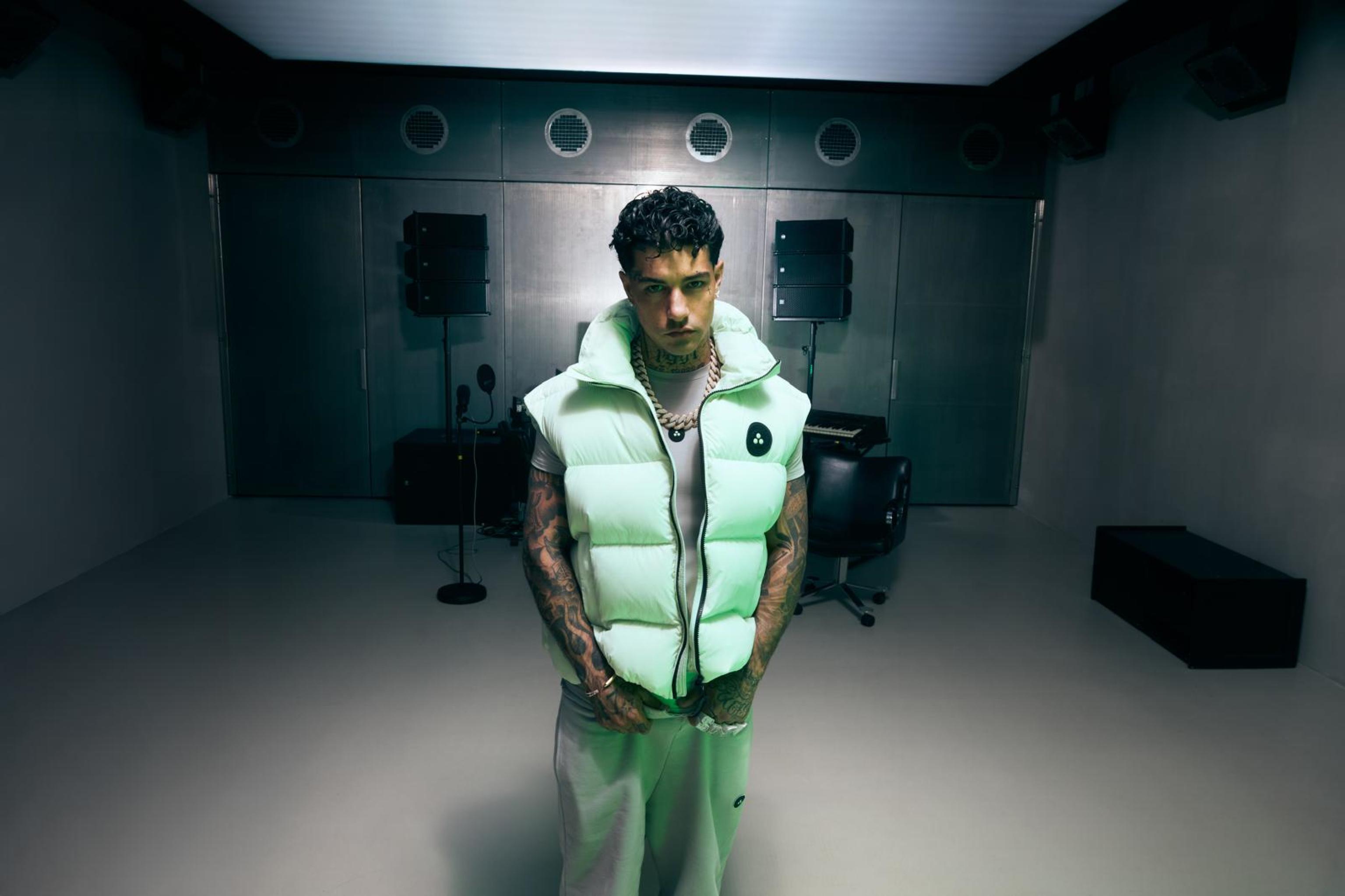 Tony Effe disegna capsule con Peuterey