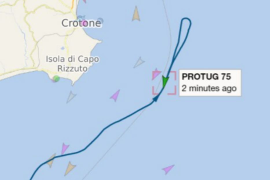 C'è un traghetto fantasma che si aggira per il Mediterraneo