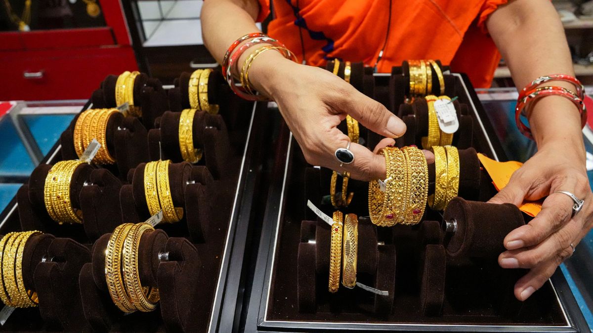 Gold Prices Climb In Kolkata Amid Global Market Movements