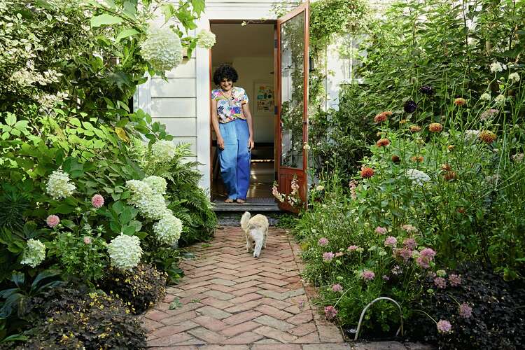 Samin Nosrat on her favorite Bay Area farmers market and her hotly ...