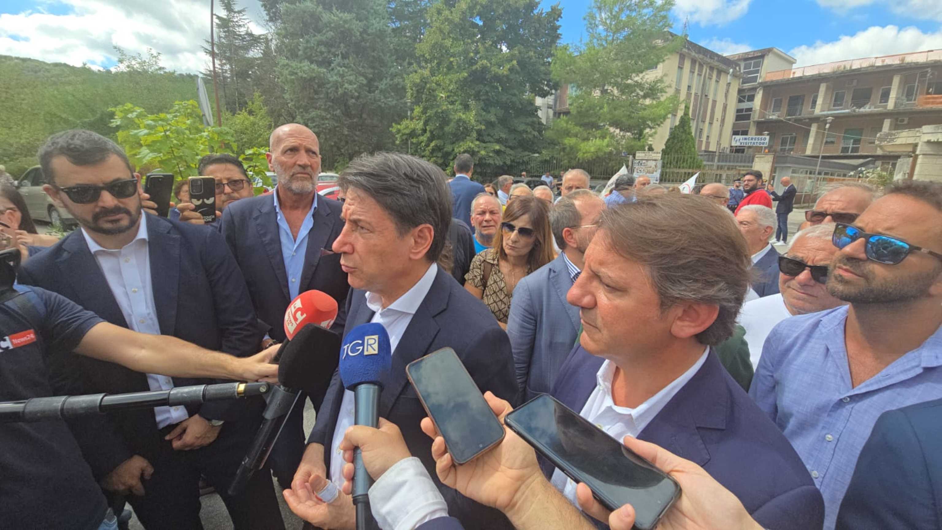 Conte, senza personale strutture sanitarie saranno abbandonate