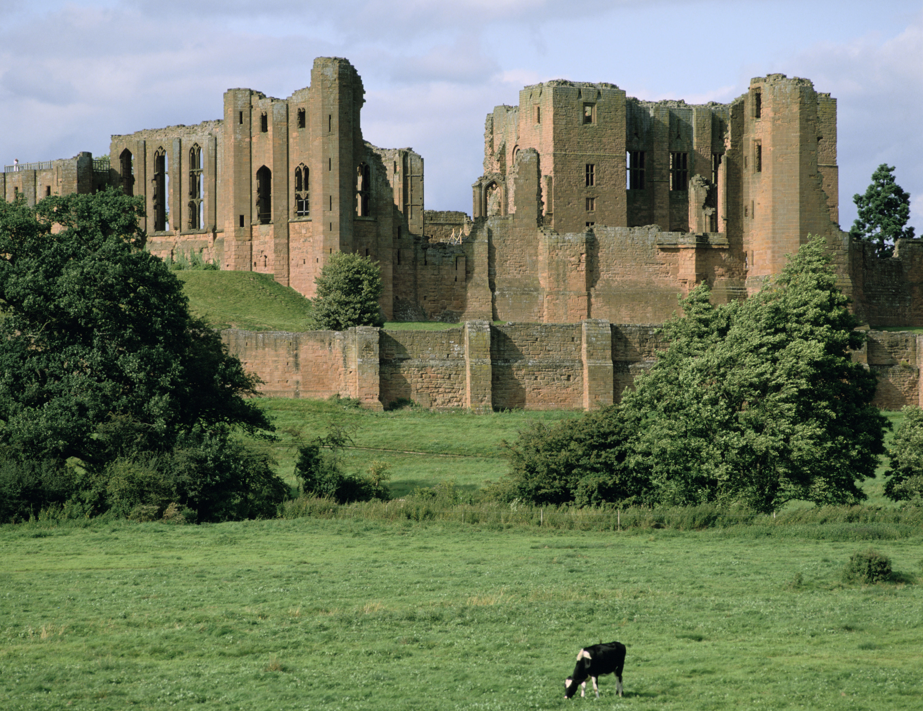 The ancient castle 70 minutes from Nottingham where Queen Elizabeth I ...