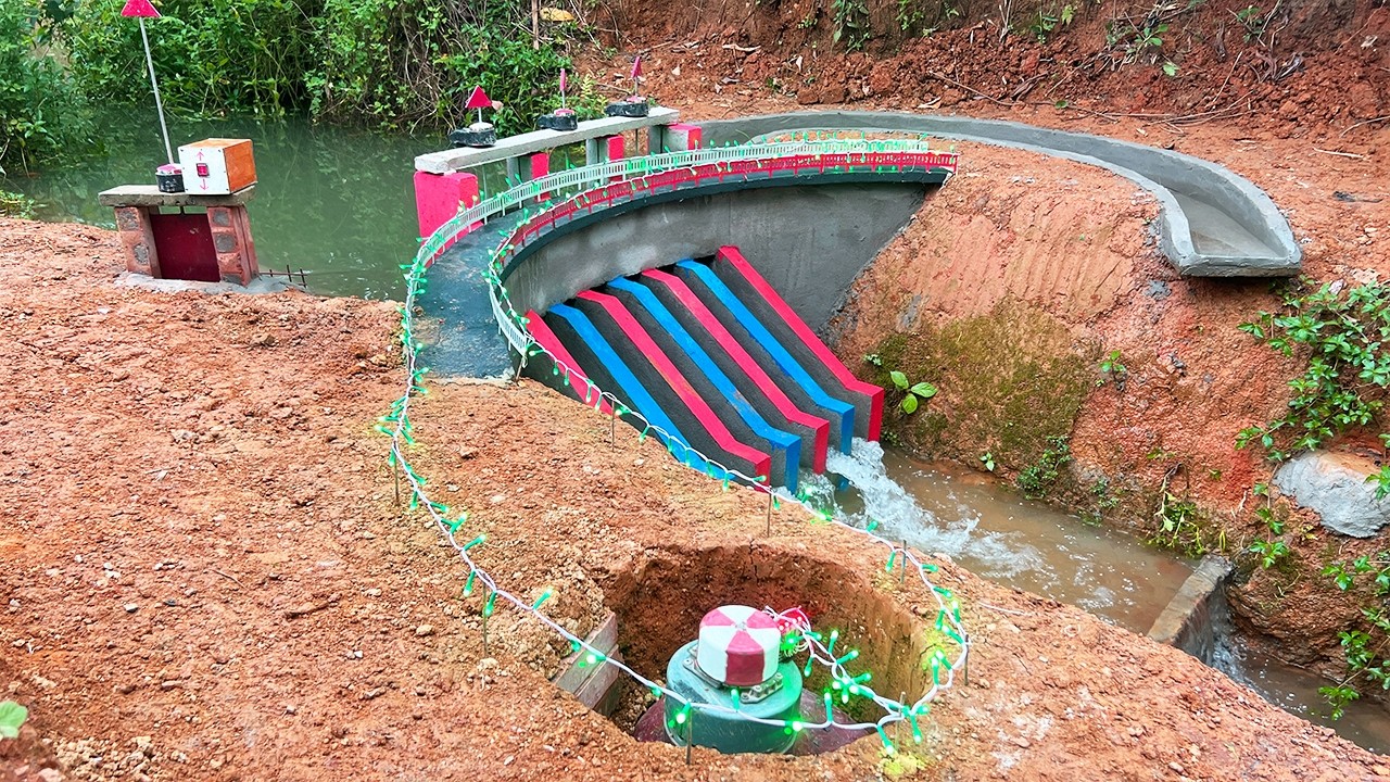 Construction of a six-sluice curved hydroelectric dam with Francis turbines