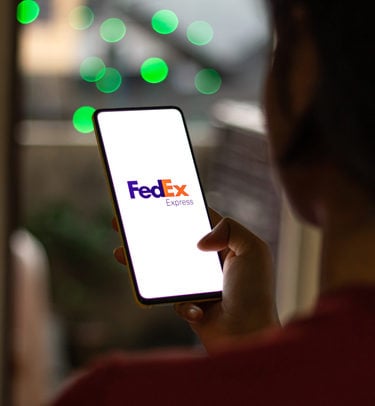 FedEx price target raised to $330 from $285 at Truist