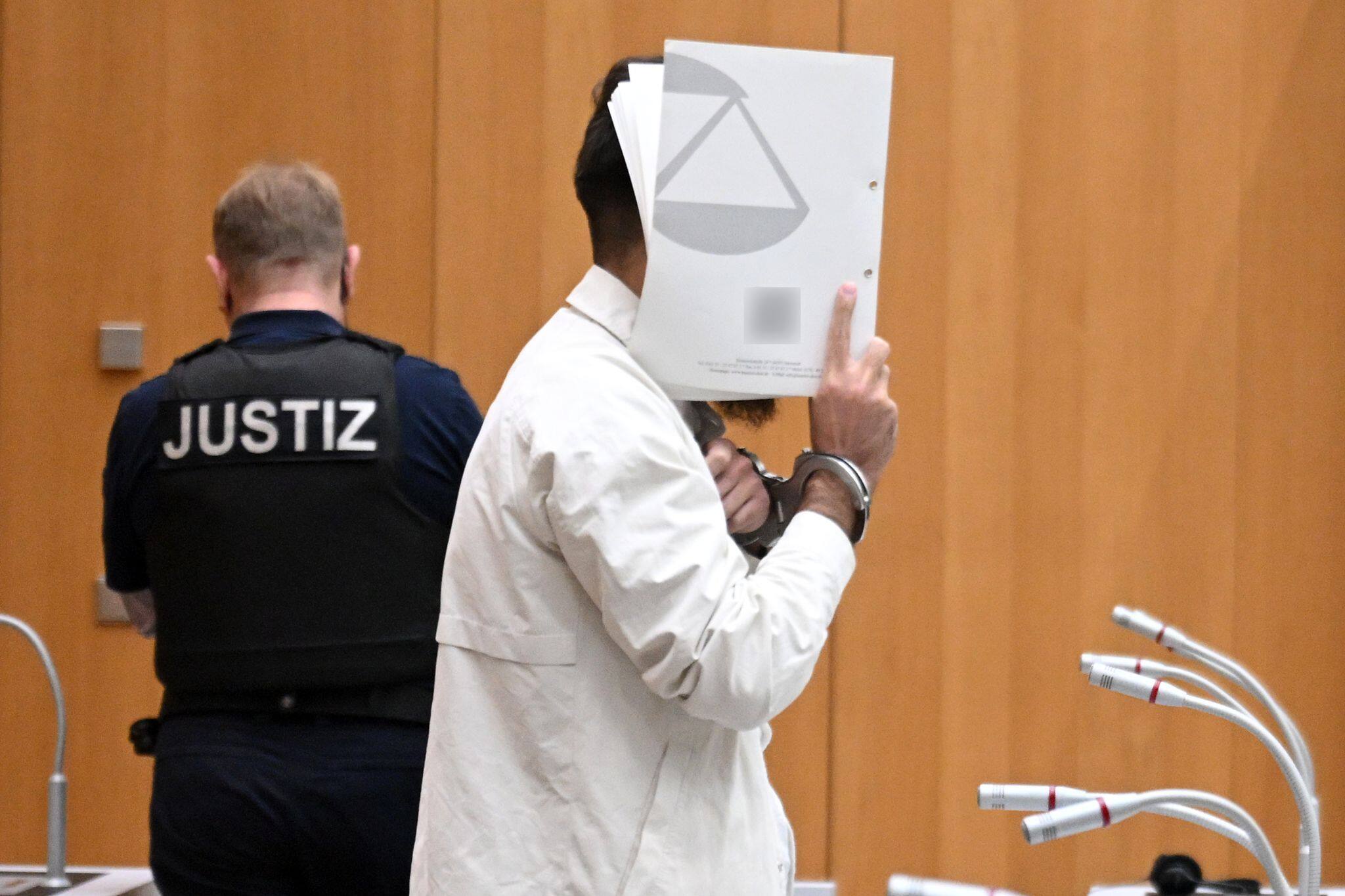 Lebenslang für Mannheimer Messerangriff - Richter emotional