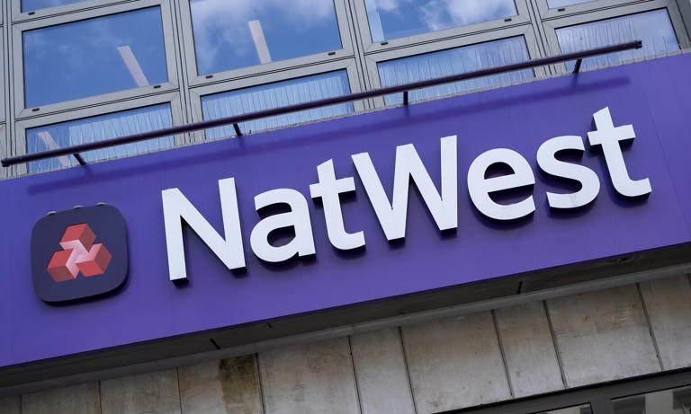 Current account switching battle heats up as NatWest now pays £175 to ...