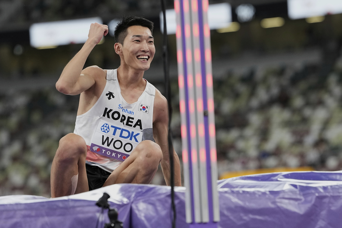 “아, 아깝다 2m36의 벽...” ‘스마일 점퍼’ 우상혁, 도쿄 세계선수권 높이뛰기 은메달로 완벽한 부활 알렸다