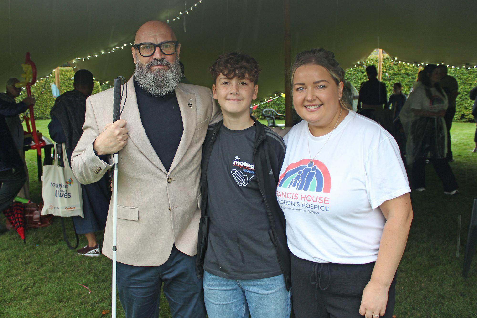 The Blind Poet gives first reading of children’s book at hospice family day