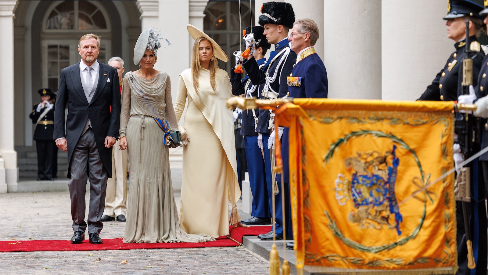 Prinsjesdag 2025: dít dragen koningin Máxima en prinsessen Amalia ...