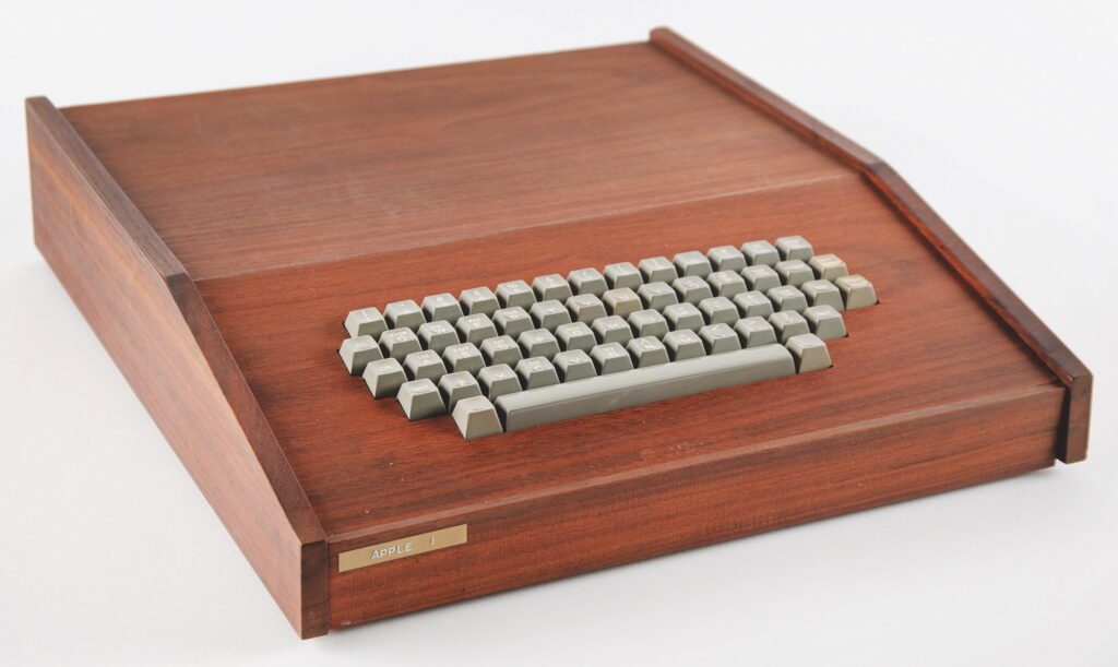 First Apple computer expected to fetch $300,000 at auction