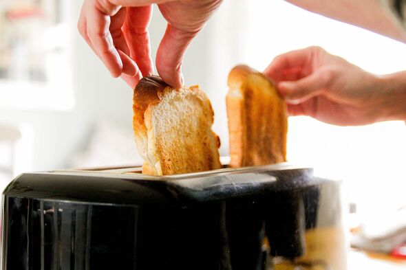 Breakfast lovers finally discovering what numbers on a toaster actually ...