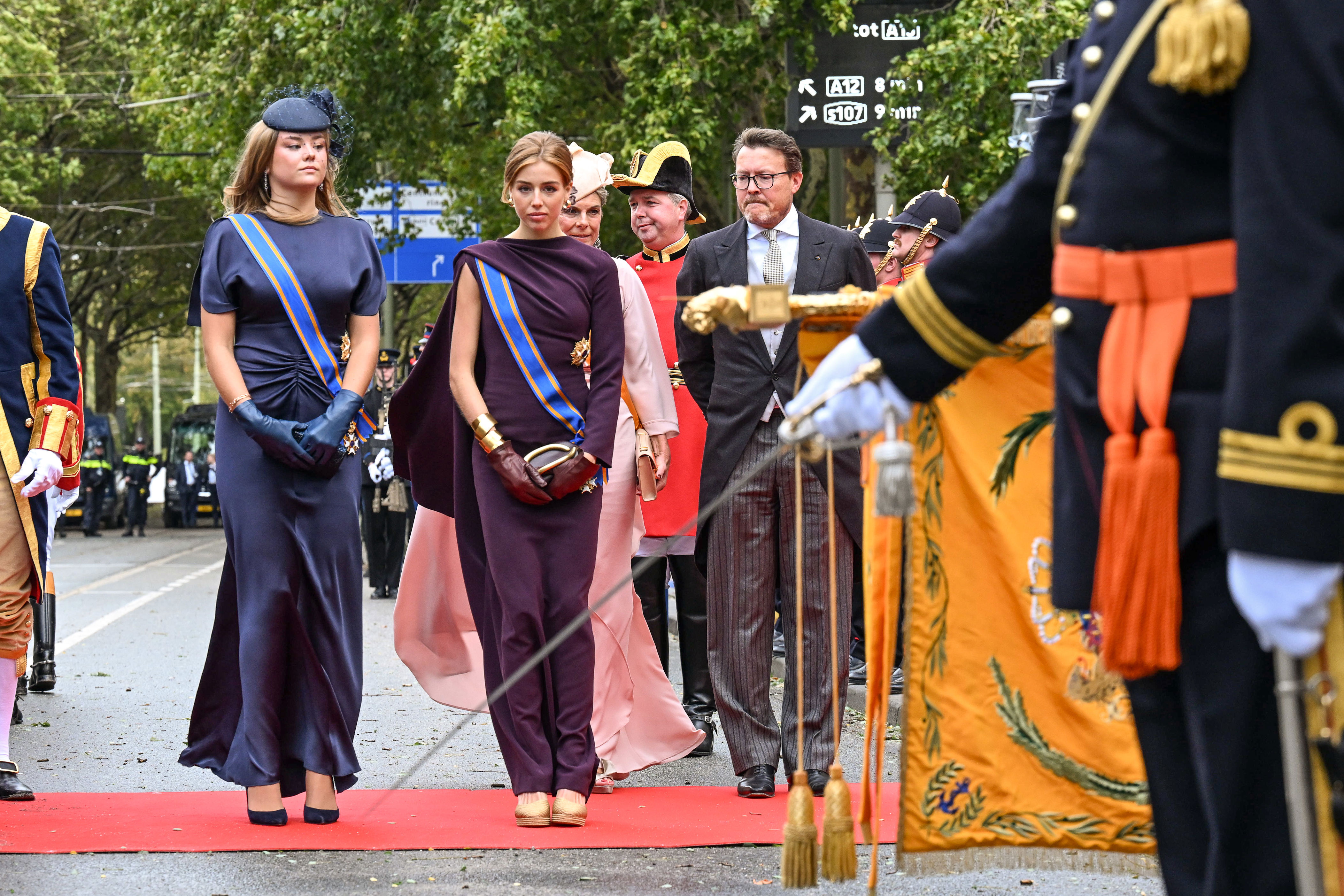 Prinsjesdag 2025: dít dragen koningin Máxima en prinsessen Amalia ...