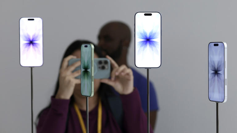 Standard iPhone 17 Sees The Longest Shipment Delay Since The iPhone 11 ...