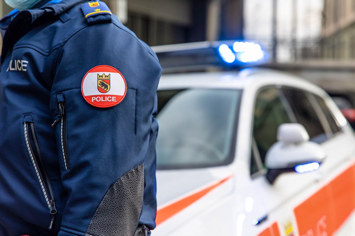 Mann zeigt Polizisten Mittelfinger – jetzt wird es teuer