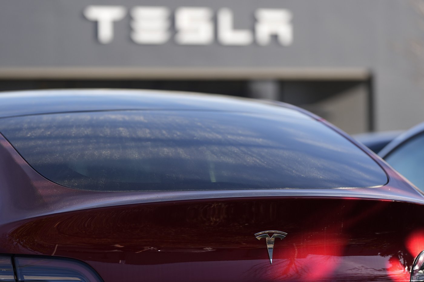Tesla offers cheaper versions of 2 electric vehicles in bid to win back ...