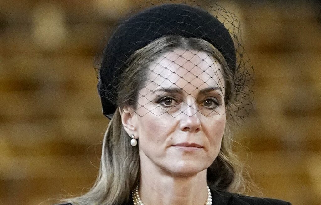 Kate Middleton forte en plein deuil : fin du débat sur ses cheveux