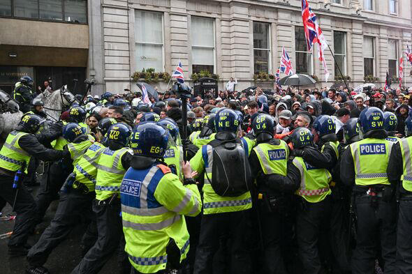 Tommy Robinson's Unite the Kingdom rally ignites furious row over crowd ...